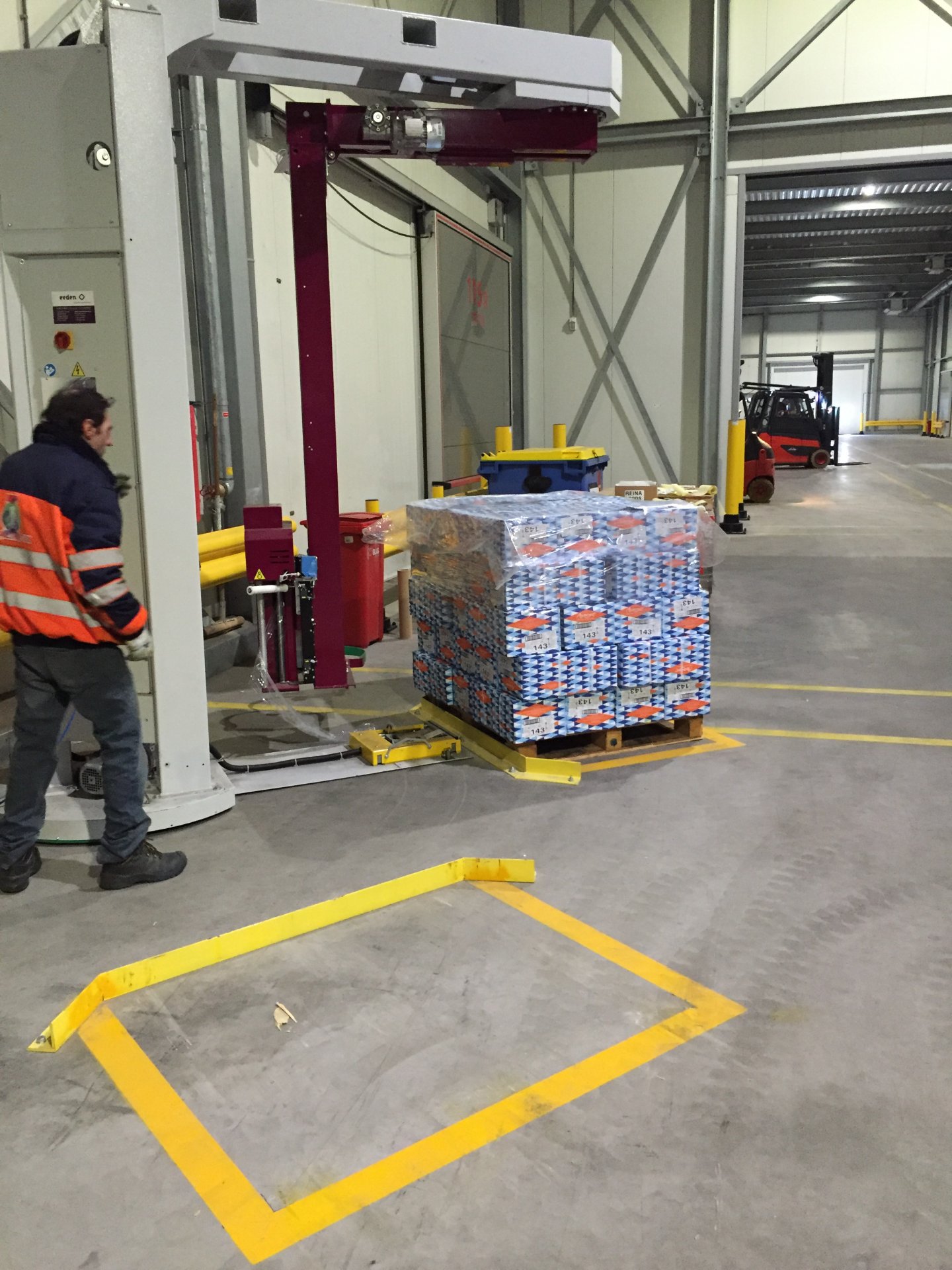 Evolvo P18 draaiarm-wikkelmachine - Eeden Verpakkingsmachines